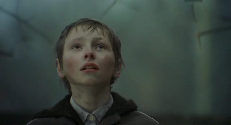 Torn (2003)/Zerwany » TheSkyKid.Com